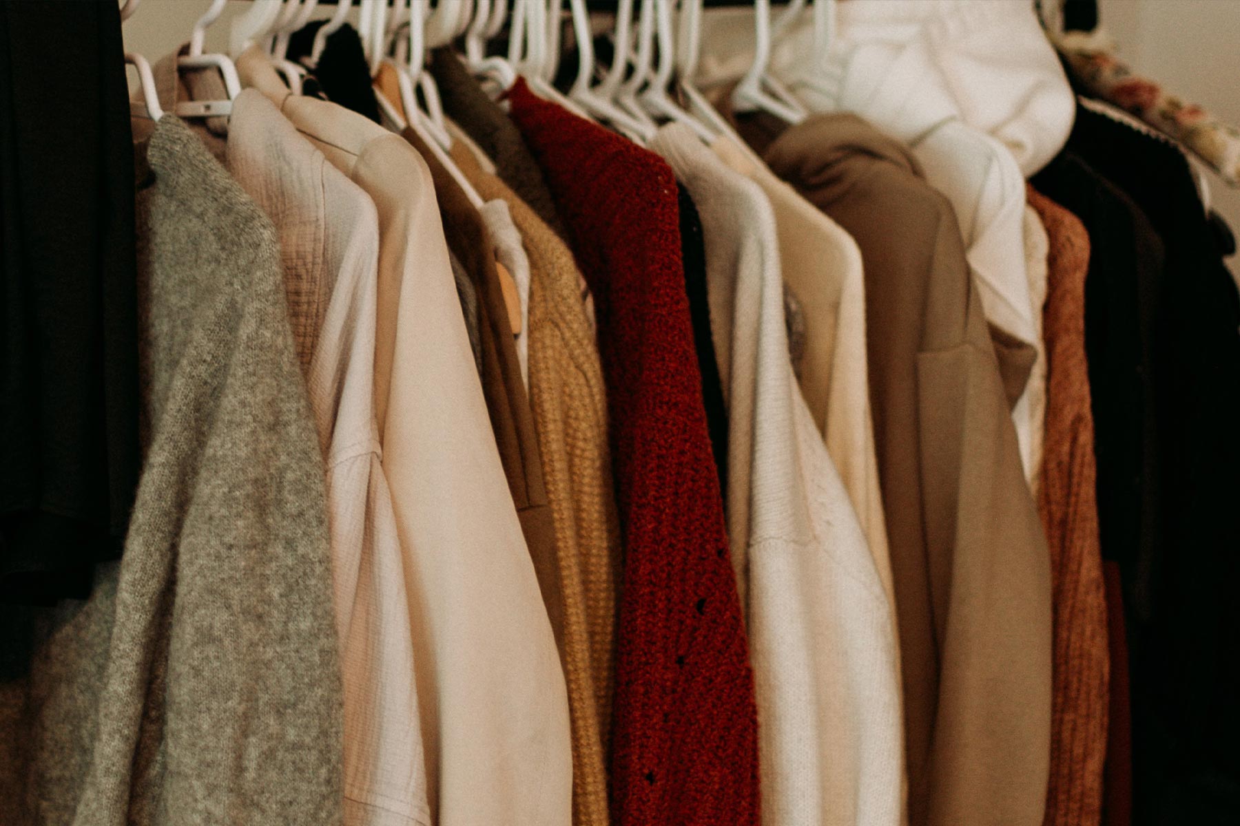 My Simple Method for Decluttering My Closet